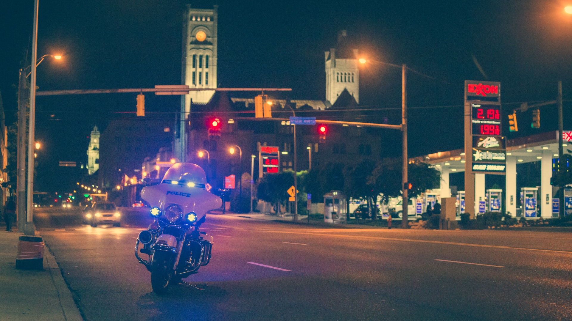 Man offers police a donut as a bribe - Logos Sermons